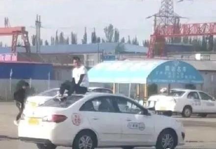 搞笑图片第350期：教练让我在车上等他 - 知乎