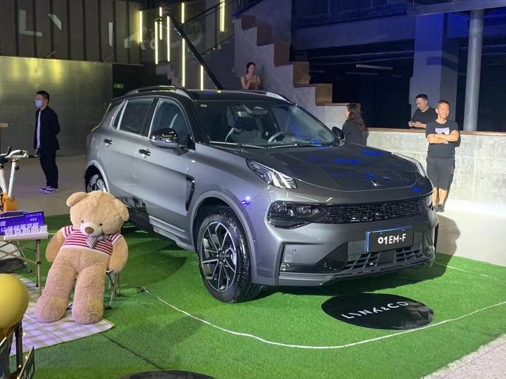 领克01 EM-F：零百加速仅7.8秒，百公里油耗却不到5L - 知乎