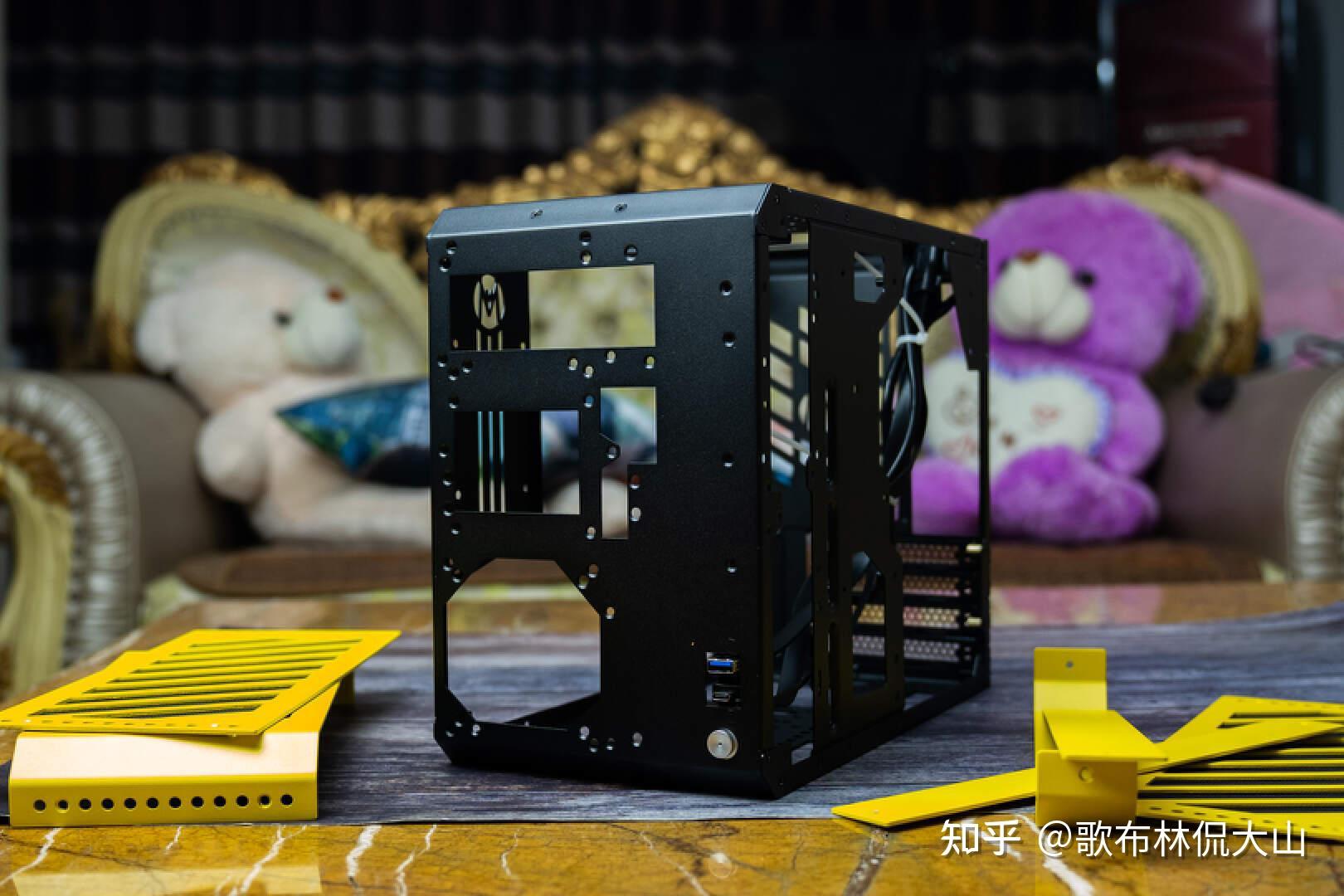 4070ti塞小机箱，颜值温控噪音我全都要：机械大师C28装机实测 - 知乎