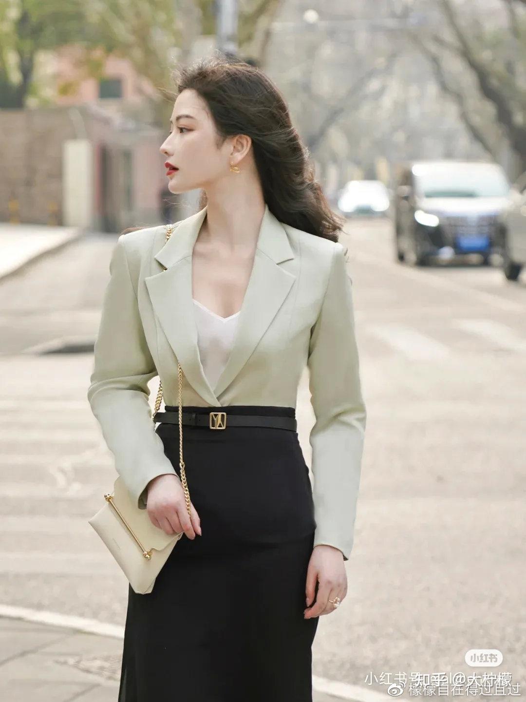 YI |一枚正装都能穿出摇曳生姿的宝藏中国品牌 - 知乎