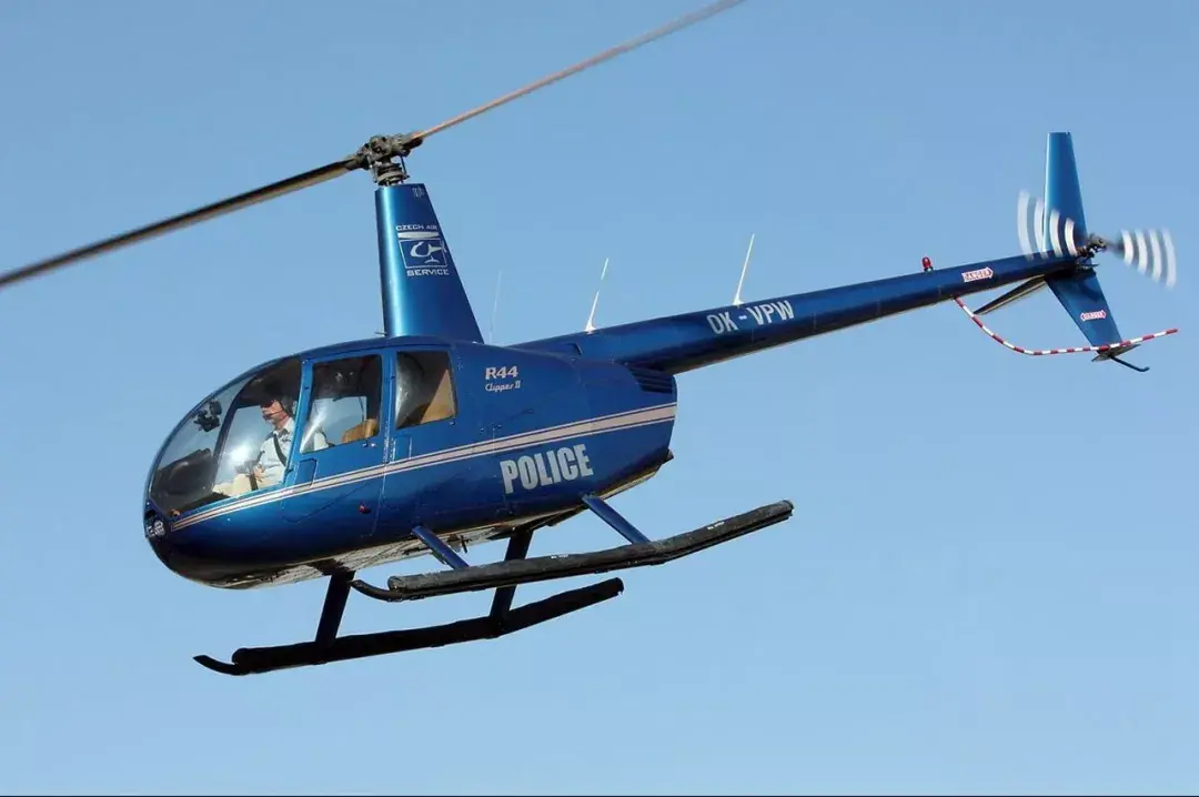 猎鹰飞行俱乐部再添“新成员” ——罗宾逊R44 - 知乎