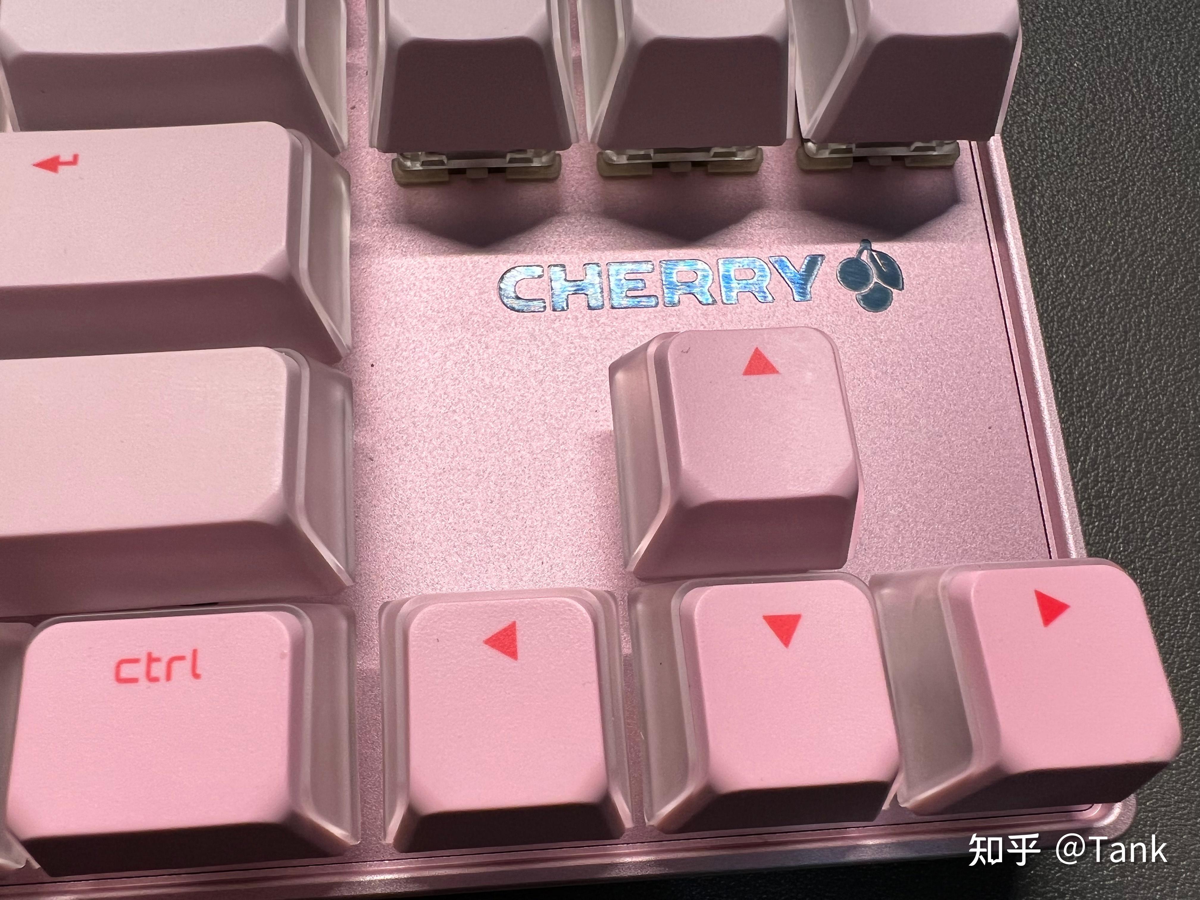 不同配色有不同的灯光效果，颜值即正义——Cherry MX8.2 XAGA 耀石系列开箱测评 - 知乎