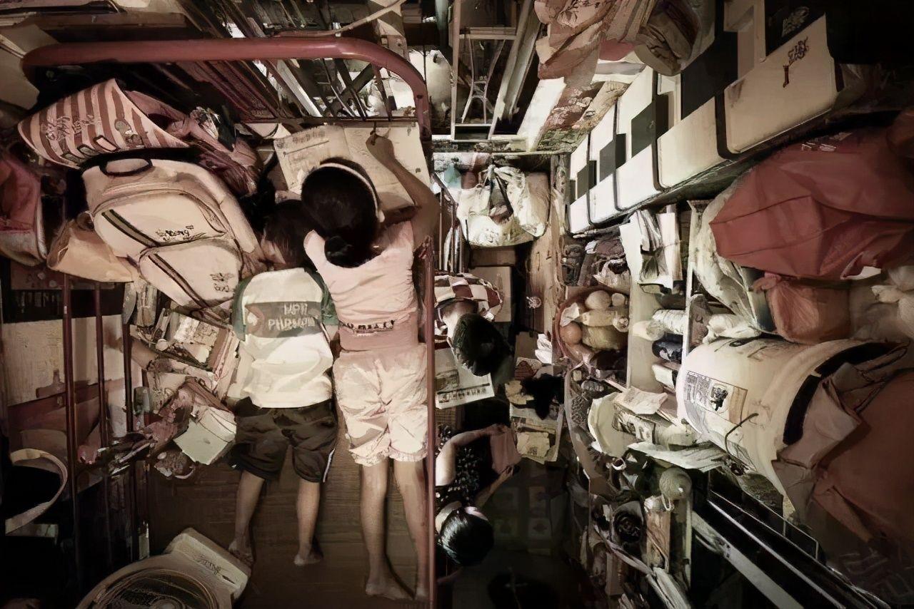 你看过香港的“棺材房”吗？不到5平米的空间，是20多万人的家 - 知乎