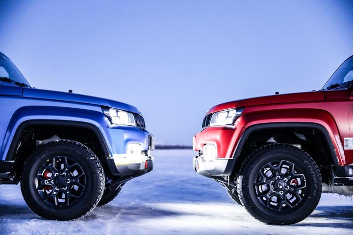 红蓝CP雪夜疾驰 BJ40刀锋英雄版四王子旗展示不羁性能 - 知乎