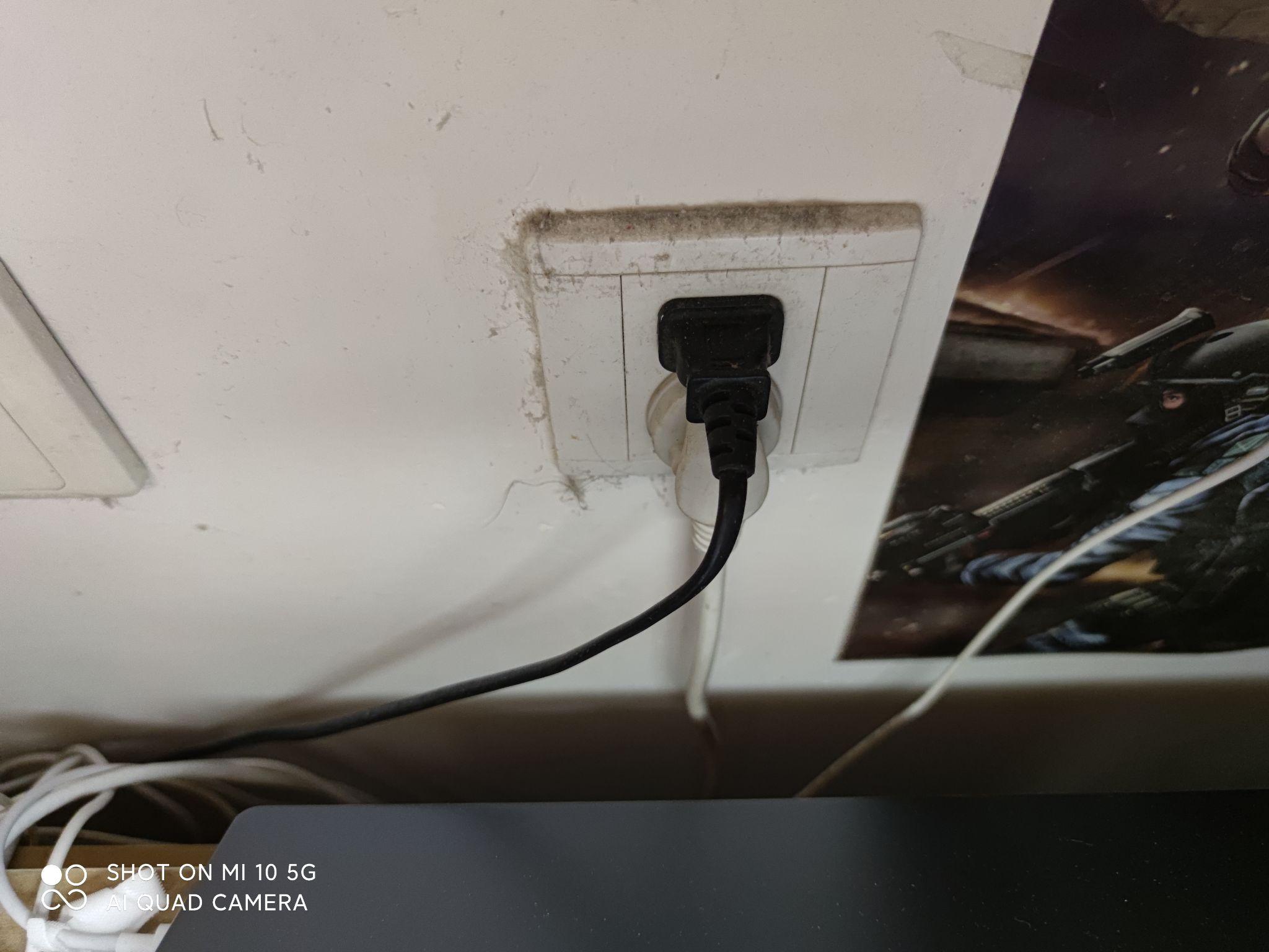 面对桌面上各种凌乱不堪的电脑线、充电线，有没有一些简单实用的整理方法呢? - 知乎