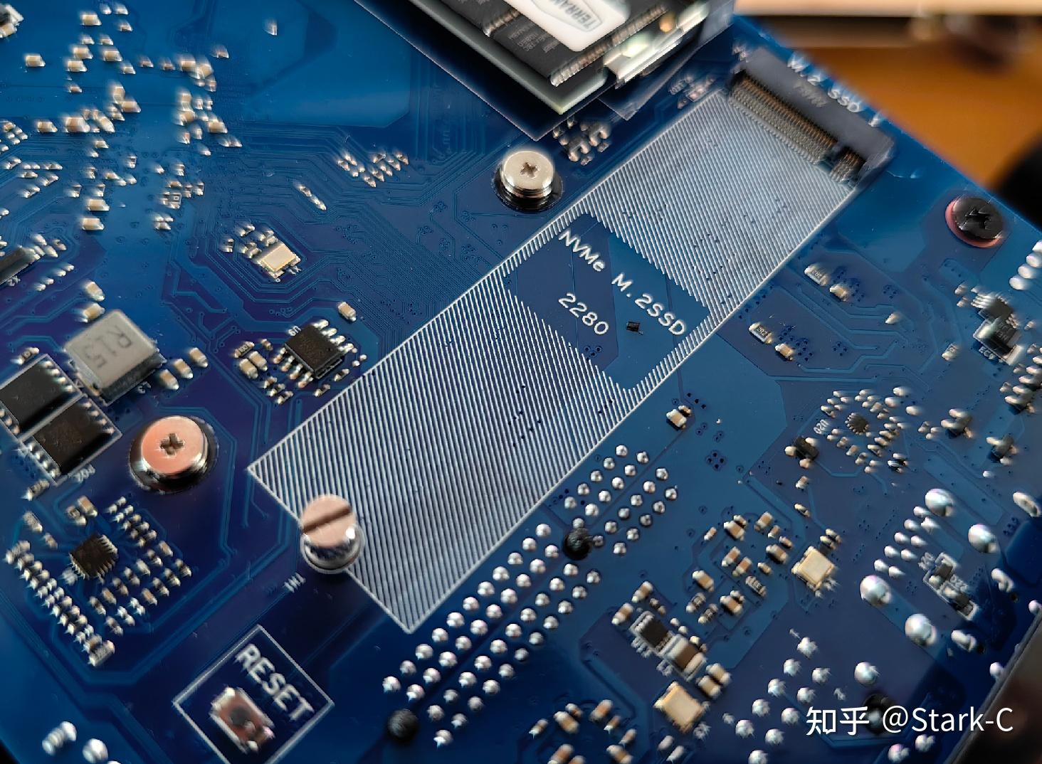 旗舰配置，巅峰性能 | 一文玩转铁威马 『F4-424 Pro』强大的Docker&虚拟机功能【附产品开箱】 - 知乎