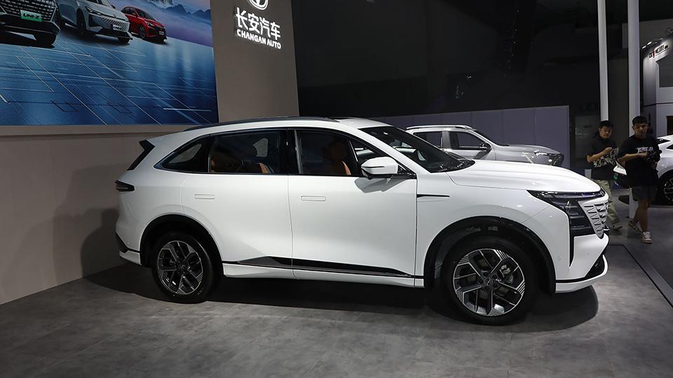 全新CS75 PLUS，空间性能看齐插混后，燃油SUV更值得买？ - 知乎