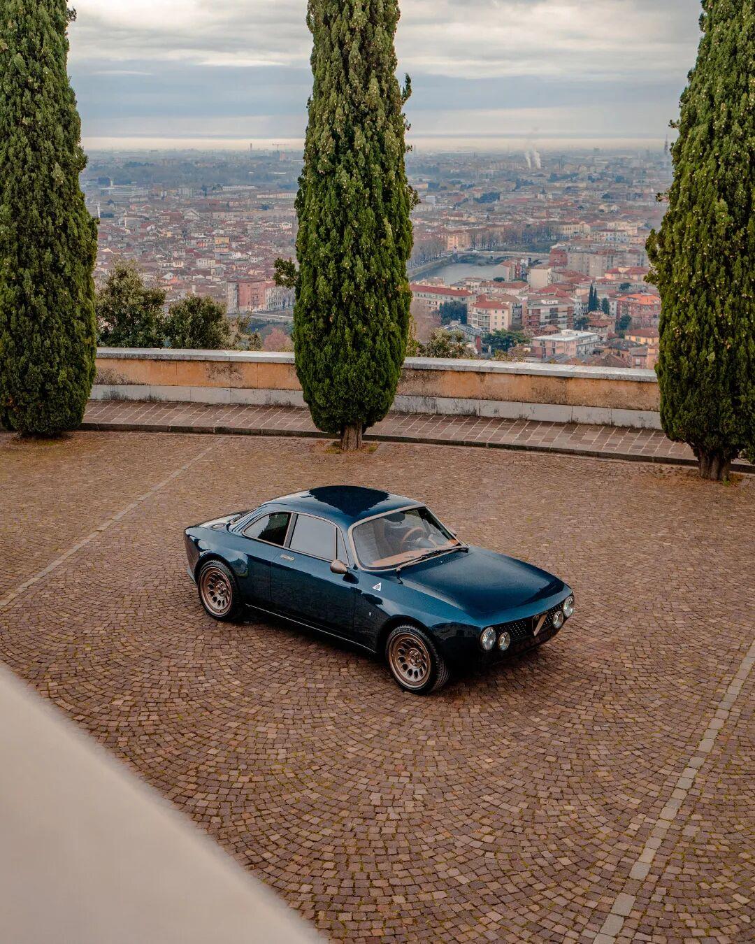 这辆惊艳的Totem阿尔法·罗密欧经典改装版，冒烟的可不止轮胎 - 知乎