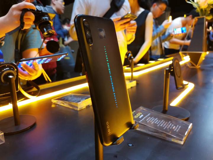 VIVO子品牌iQOO新品2998起售，正面杠小米9！ - 知乎