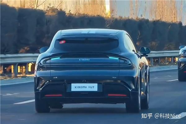 双拼色方案惊艳亮相！小米YU7内饰实拍图曝光，设计更趋家用化 - 知乎