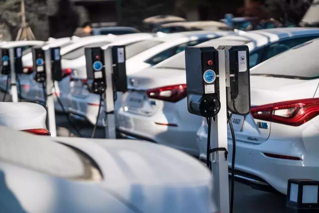 逸动EV460这款车，到底展示出了长安怎样的长远计划 - 知乎