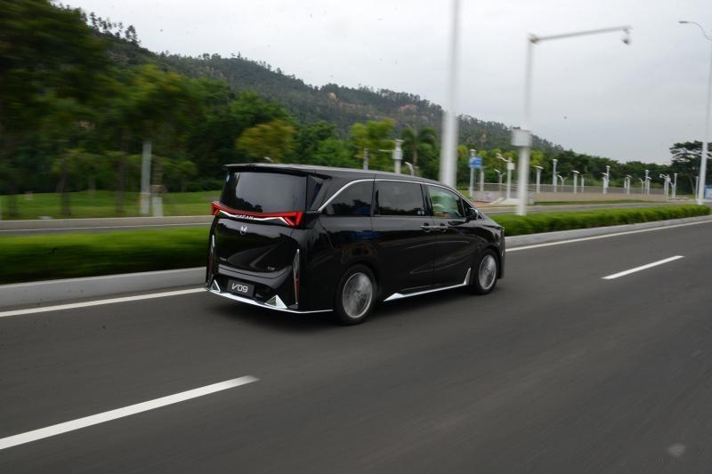 试驾合创V09 “MPV界卷王”靠什么挑战腾势D9销量王座？ - 知乎