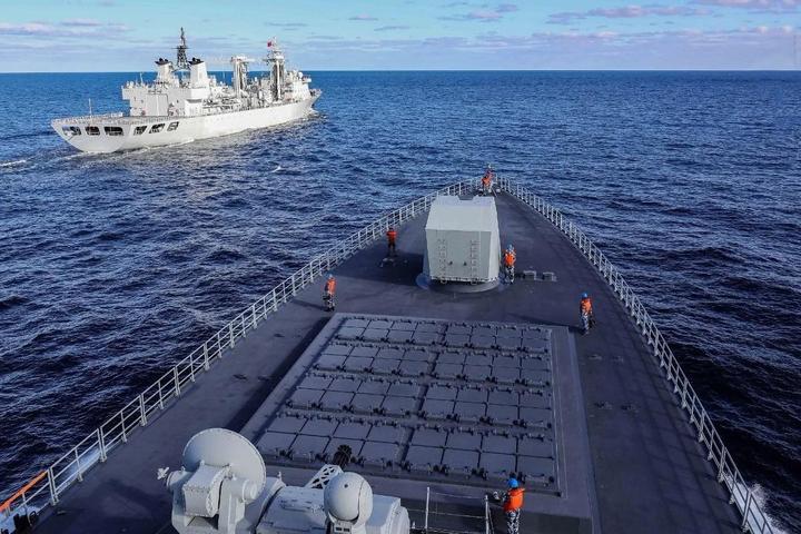 后发先至，四艘055型大驱同框亮相，首批8艘已经全部完工 - 知乎