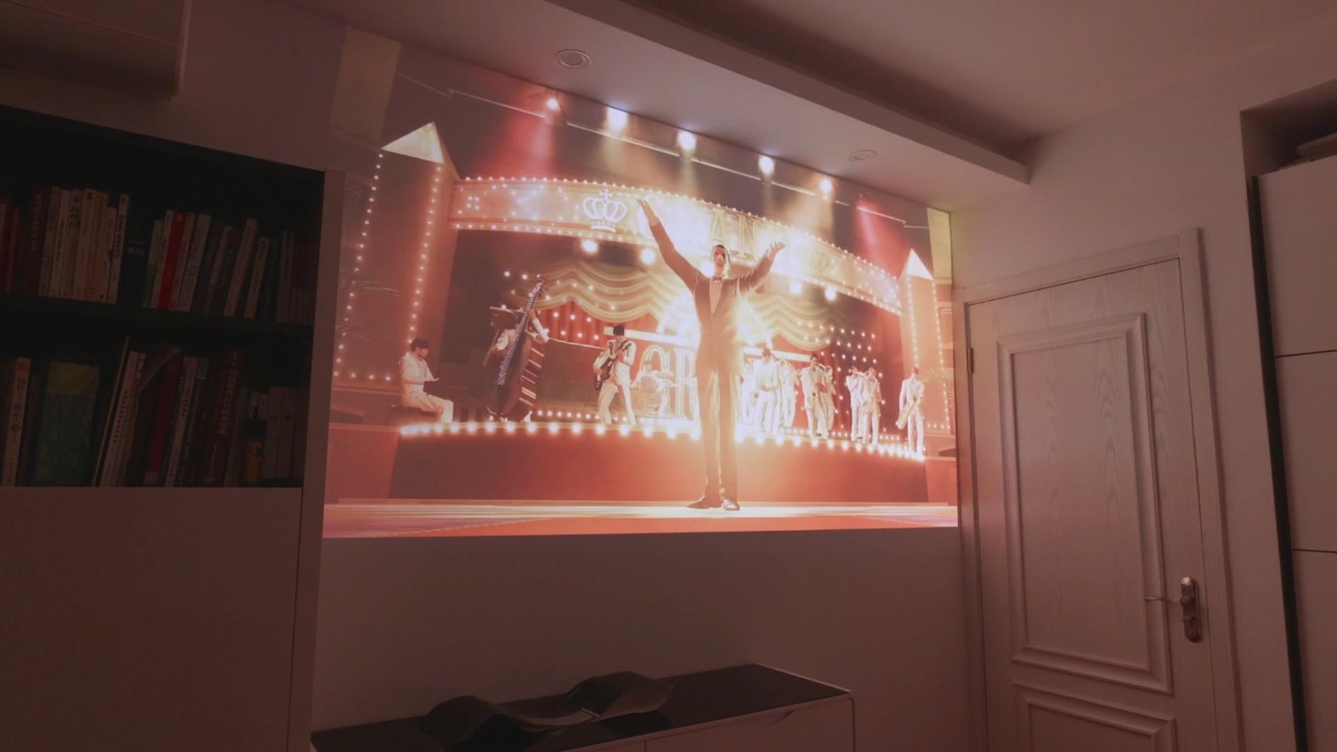 强大又好玩的专业级游戏投影仪——极米RS20 Plus