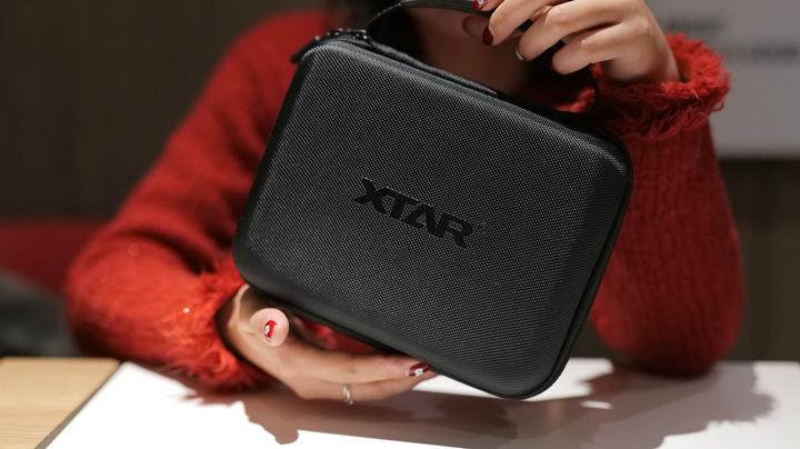 职业摄影师最想要的充电器！XTAR SN4全能相机充电器上手！ - 知乎