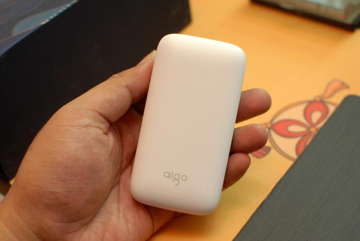 爱国者充电宝aigo X10P体验：充电“小香皂”，快速补能量 - 知乎