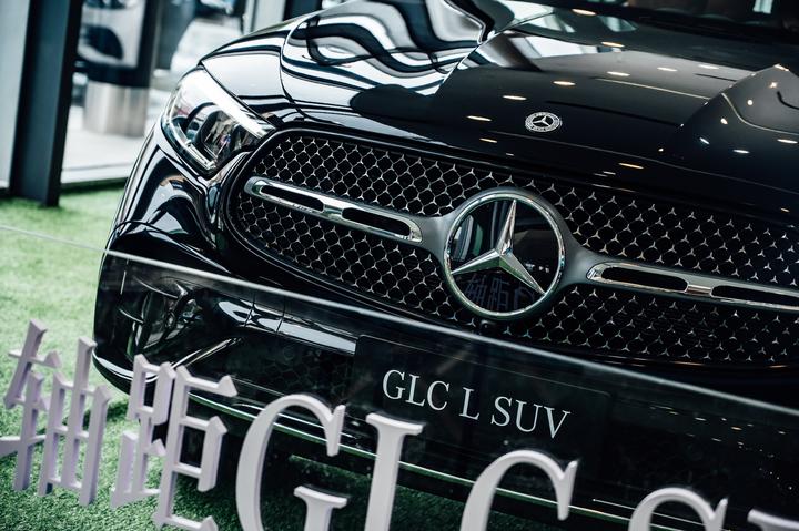 全新长轴距GLC SUV上海车展上市 5座/7座可选 最低42.78万起售 - 知乎