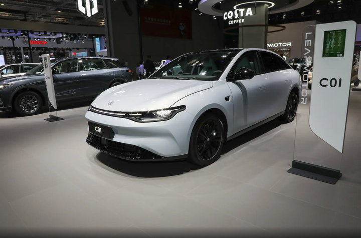 年终买车大PK，零跑C01对比小鹏MONA M03谁强？ - 知乎