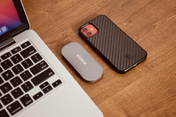 1秒1GB，4K视频可以秒传，铠侠1TB XD10移动固态硬盘体验 - 知乎