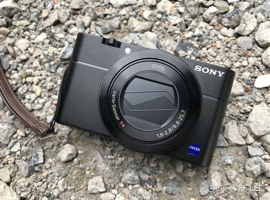 评索尼黑卡rx100m5这款新发布的相机？