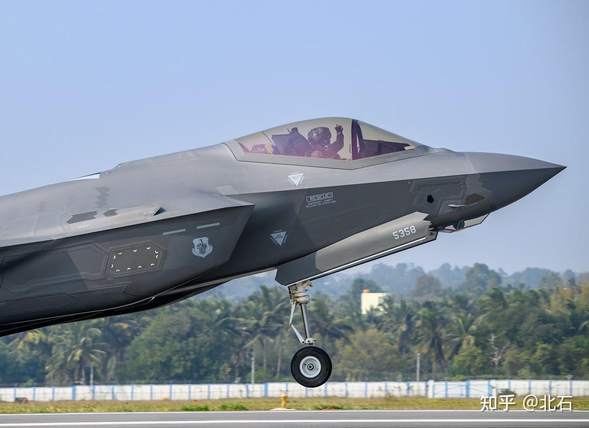 苏57和F35同框亮相，印媒畅想：买哪款能击败歼20？ - 知乎