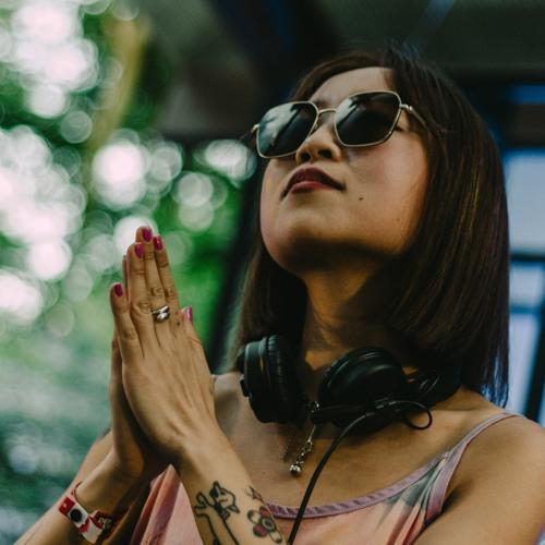 Yu Su在Dekmantel Festival上的表演被RA评选为“每日最佳混音” - 知乎