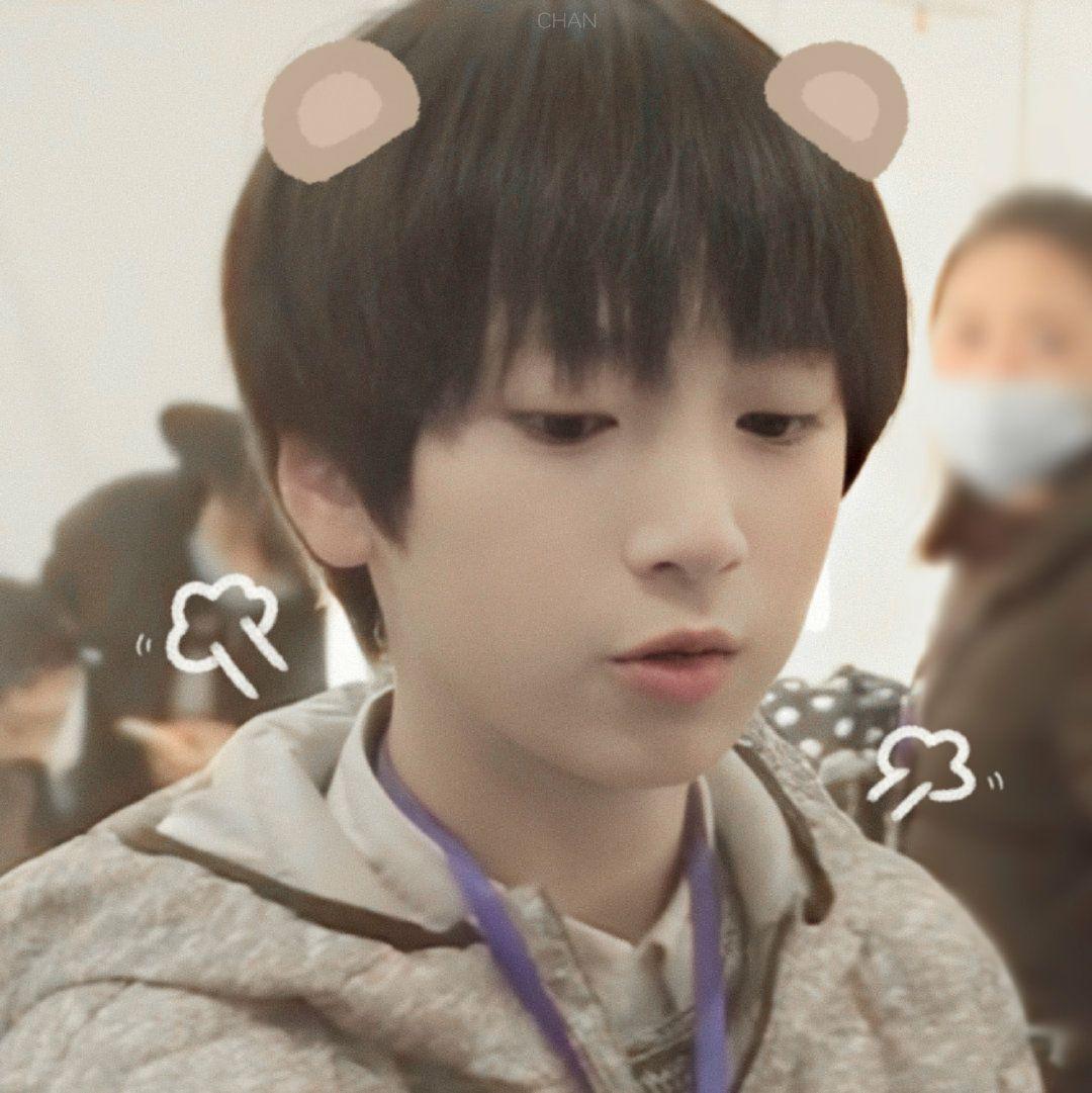 可以提供一些严浩翔小时候的照片嘛？（不带水印）？