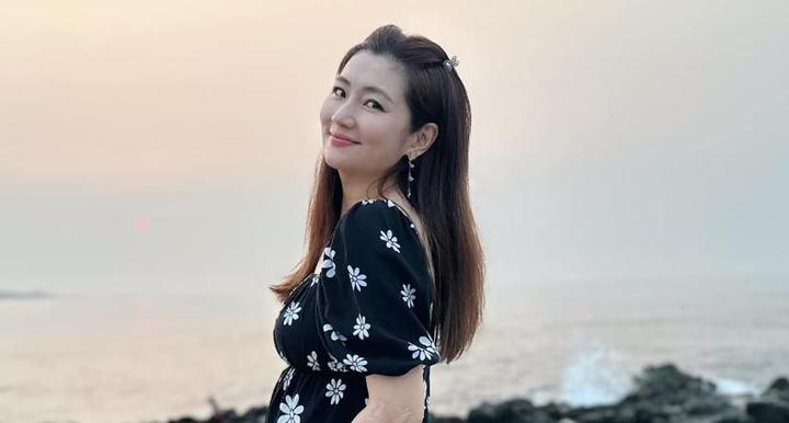 Selina怀孕4个月！小7岁男友喊「很委屈」曝相处问题崩溃 - 知乎